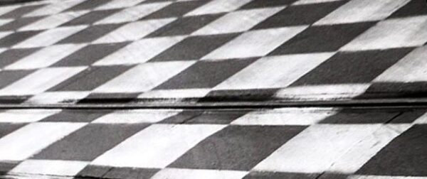 Dambordmarkeringen op Huinegem om hulpdiensten door te laten (update ...