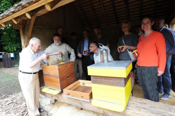 Nieuwe bijenhal ingehuldigd aan Liermolen – Goeiedag