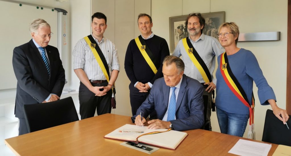 Roger Heyvaert en WDP tekenen Gulden Boek – Goeiedag