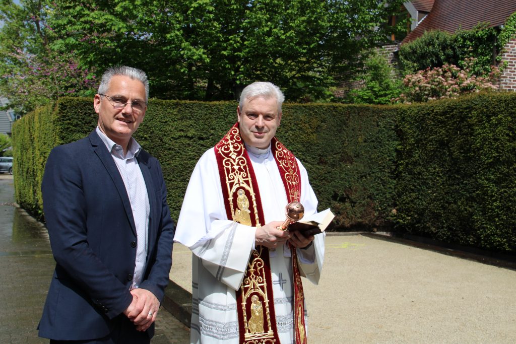 Terras en petanquebaan van Hotel Abbey ingezegend – Goeiedag