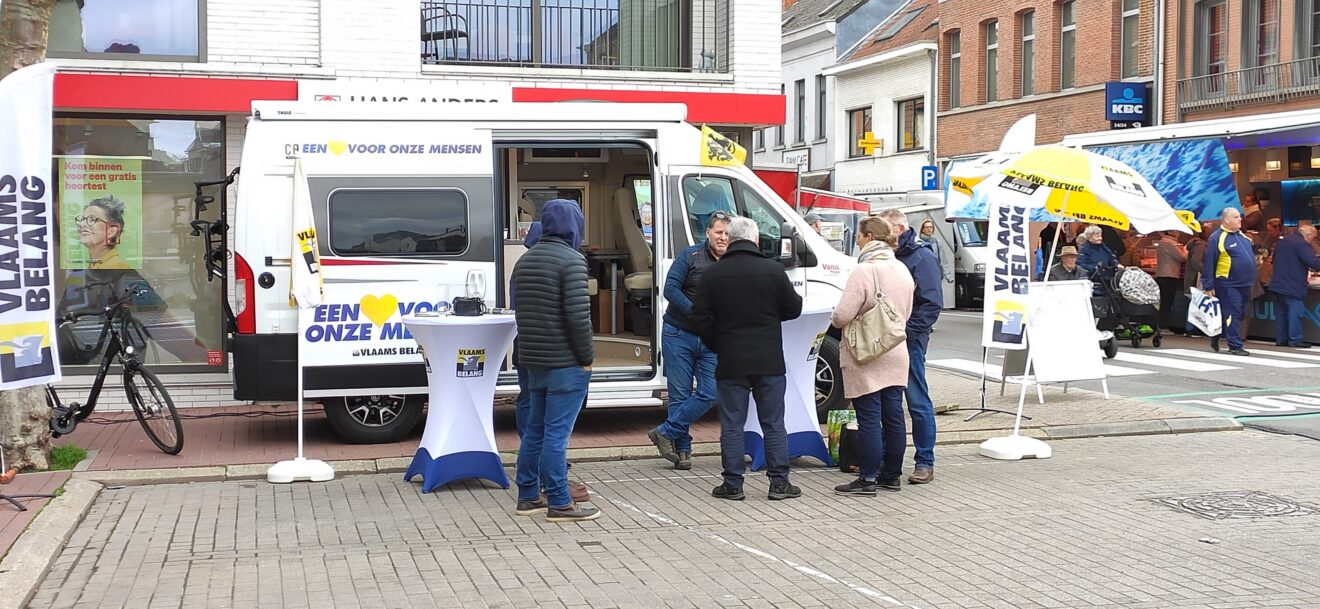 Vlaams Belang zorgt voor eigen ordedienst bij boekvoorstelling van ...