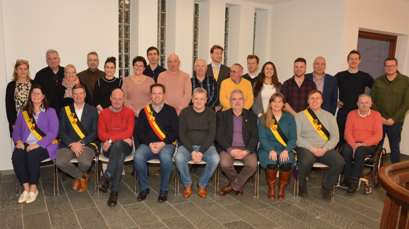 Groepsfoto van het gemeentebestuur – Goeiedag