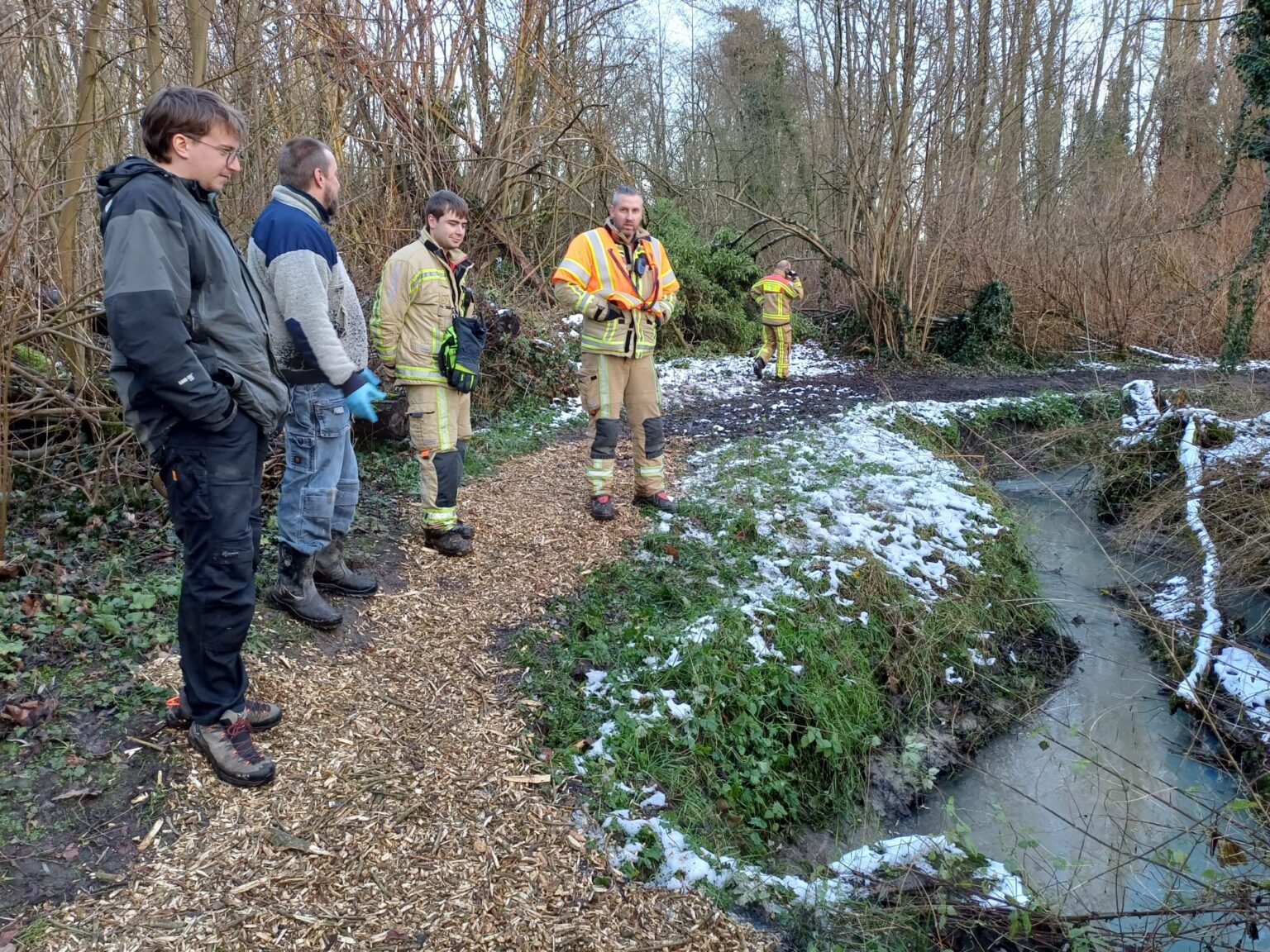 Beek in Asbeek kleurt plots blauw – Goeiedag